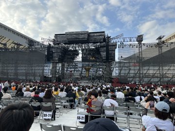 King Gnu日産スタジアムライブの機材席、グッズ、セトリ、座席/見え方に感想レポも！ | ももinfo